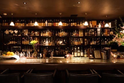 【恵比寿駅西口徒歩3分】英国調の雰囲気の隠れ家BARスペース。雑誌、ドラマ、映画などの撮影におすすめの写真3