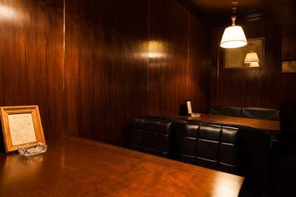 【恵比寿駅西口徒歩3分】英国調の雰囲気の隠れ家BARスペース。雑誌、ドラマ、映画などの撮影におすすめの写真4