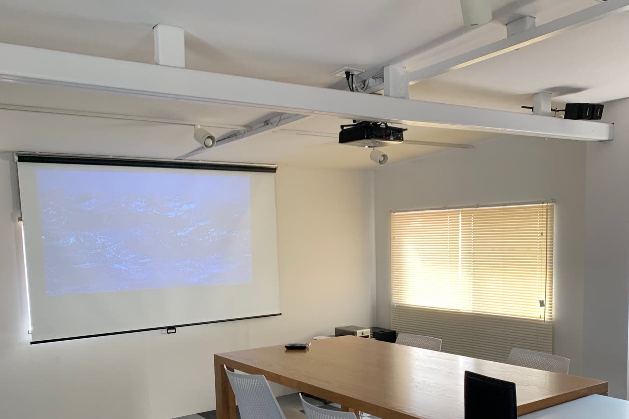 スクリーン＆プロジェクターの画像1