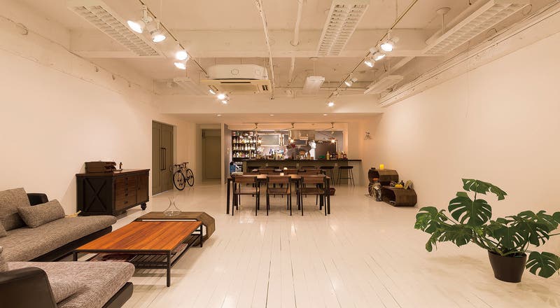 金沢中心地！白を基調としたスタイリッシュな多目的空間。スタジオ撮影、会議、各種パーティなど