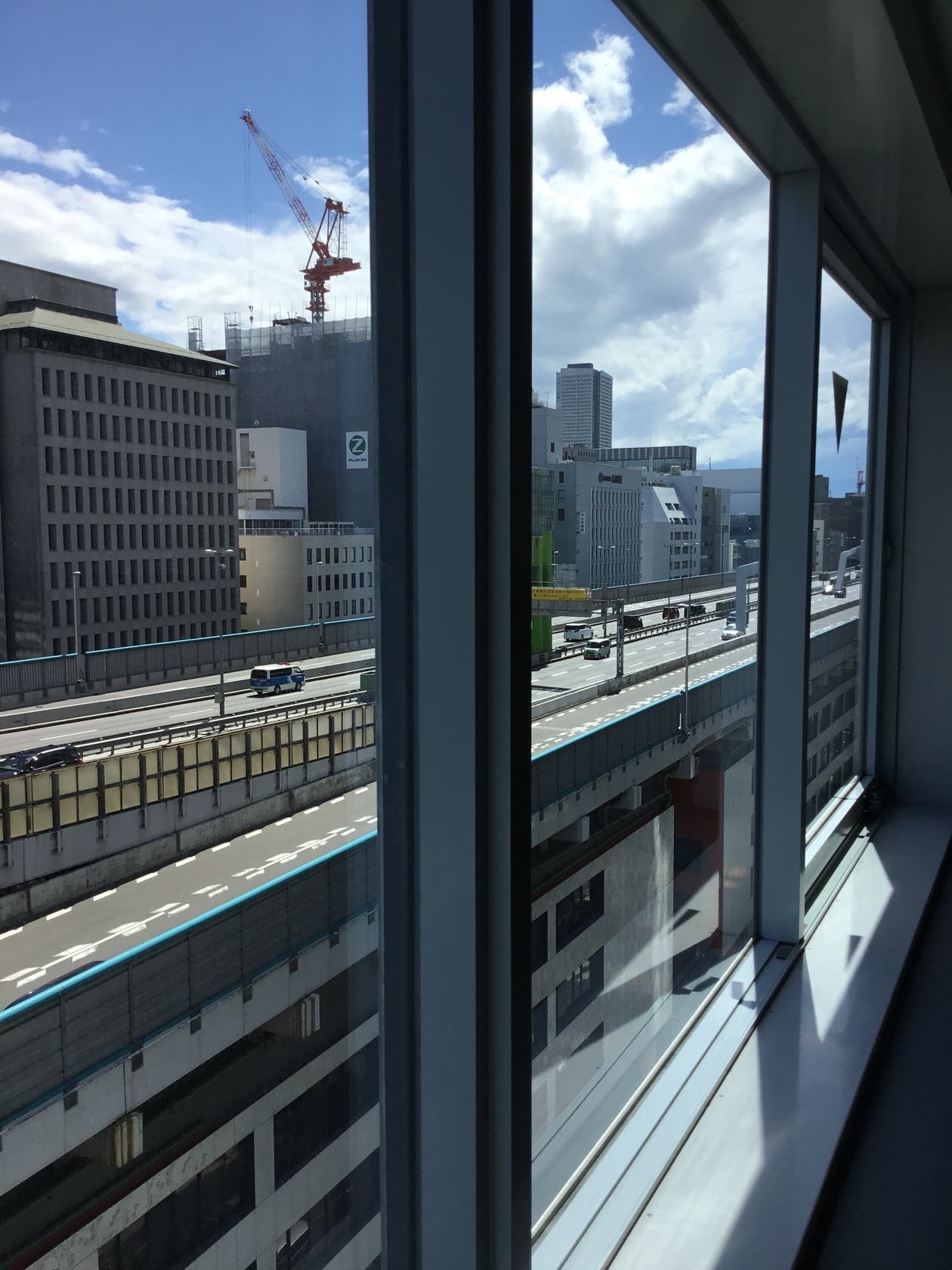 【堺筋本町駅 "目の前" 貸会議室】70人くらい入る天井高くて明るい貸しホール（Aホール）の写真6