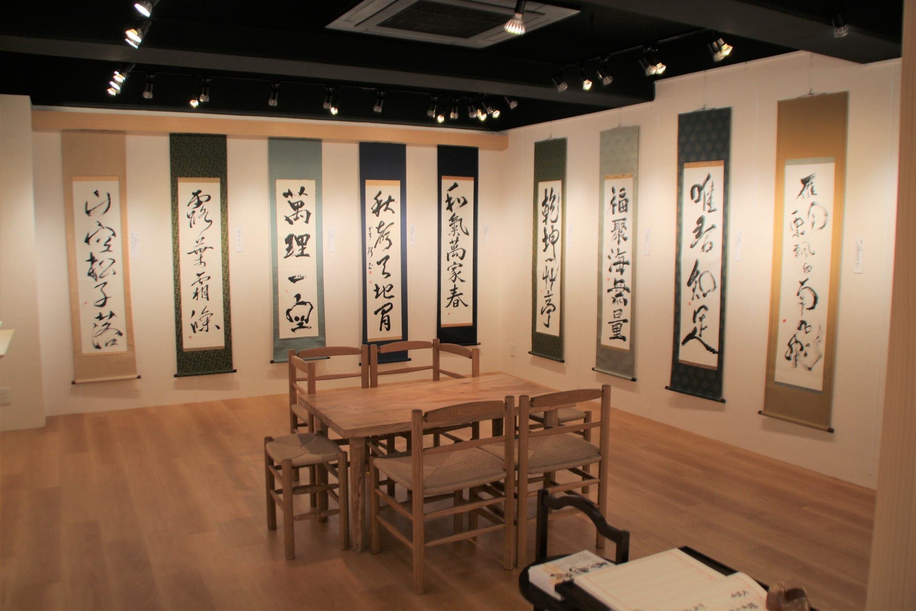 京都東山にある和モダンのギャラリーです。平面作品や工芸作品の展示が可能です。の写真6