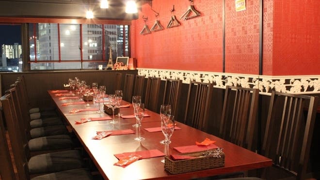 神戸・三宮一等地のフレンチバルを丸々貸し切り!プロジェクターやマイクも完備!の写真1