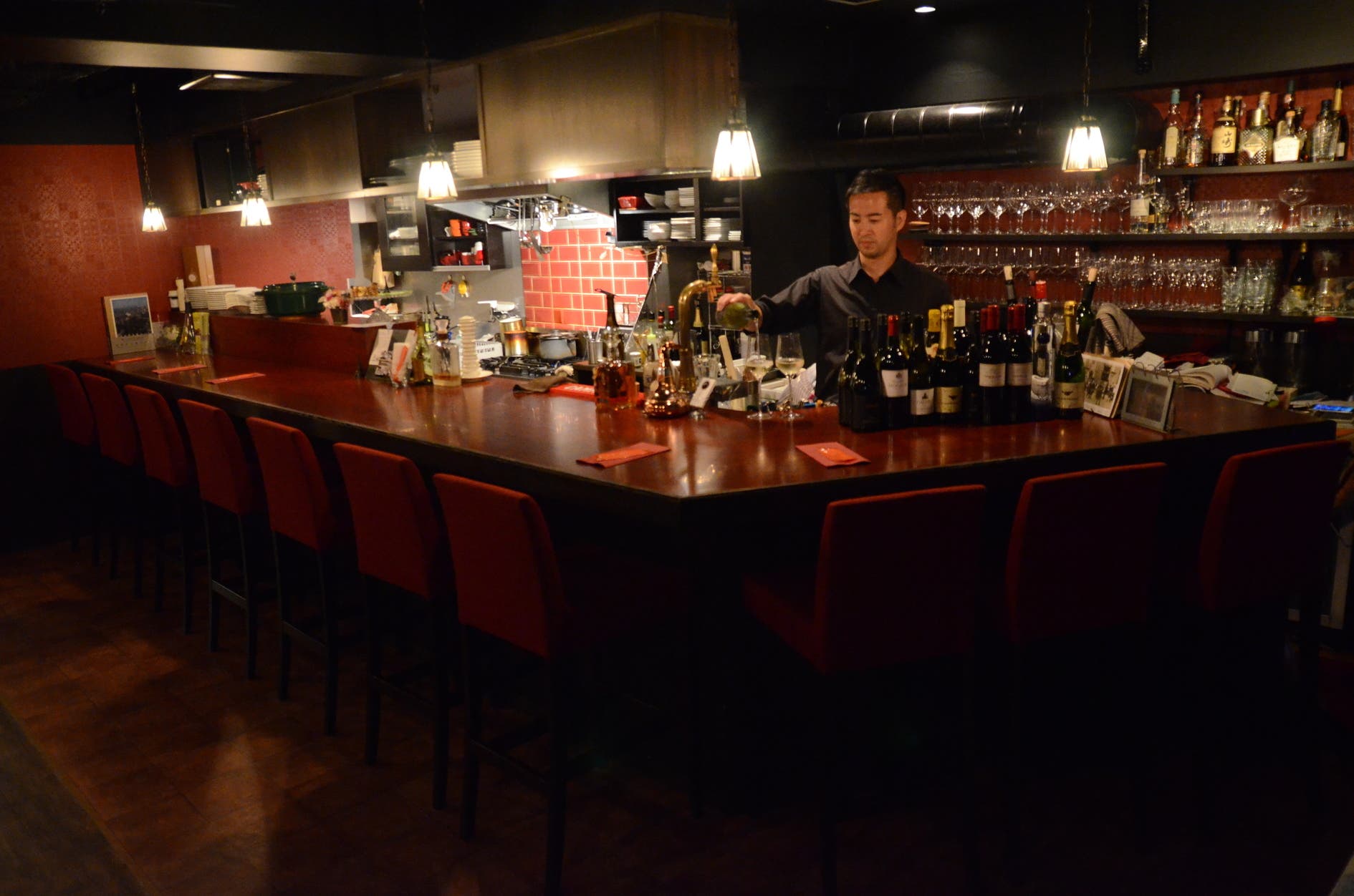 神戸・三宮一等地のフレンチバルを丸々貸し切り！プロジェクターやマイクも完備！の写真8