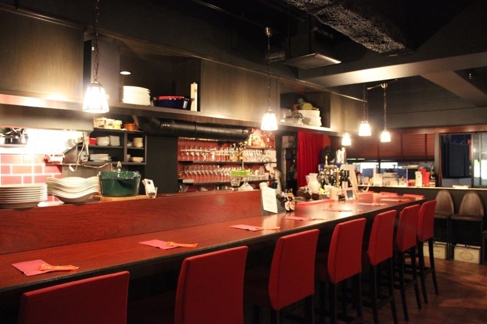 神戸・三宮一等地のフレンチバルを丸々貸し切り！プロジェクターやマイクも完備！の写真6