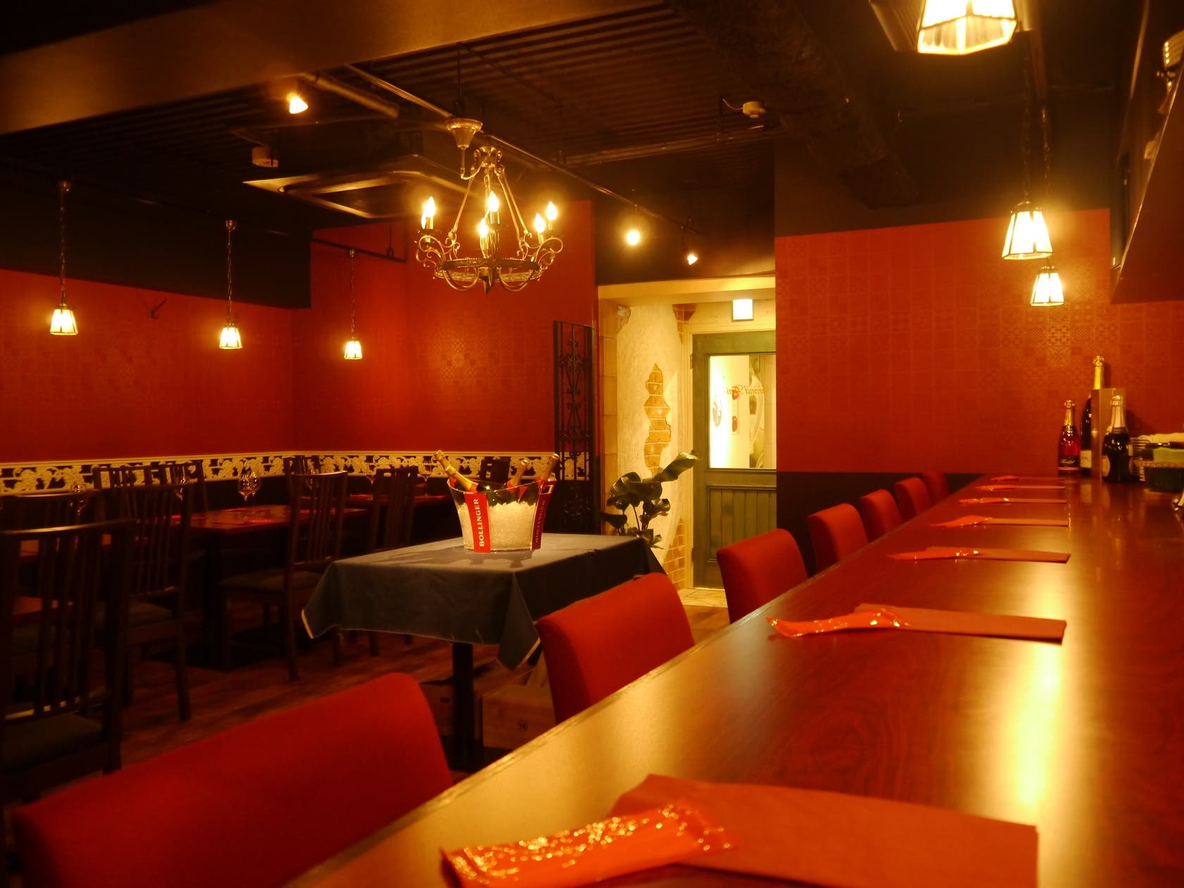 神戸・三宮一等地のフレンチバルを丸々貸し切り！プロジェクターやマイクも完備！の写真9