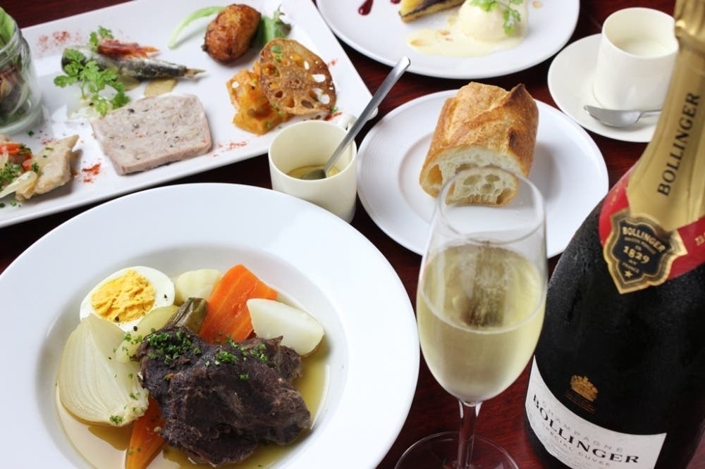 神戸・三宮一等地のフレンチバルを丸々貸し切り！プロジェクターやマイクも完備！の写真11