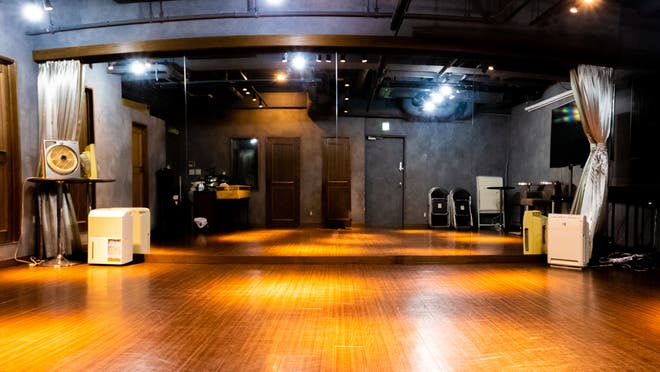 乃木坂駅徒歩0分BAR併設|演劇・発表会・個展〜お教室運営・ビジネスプレゼンにも。の写真2