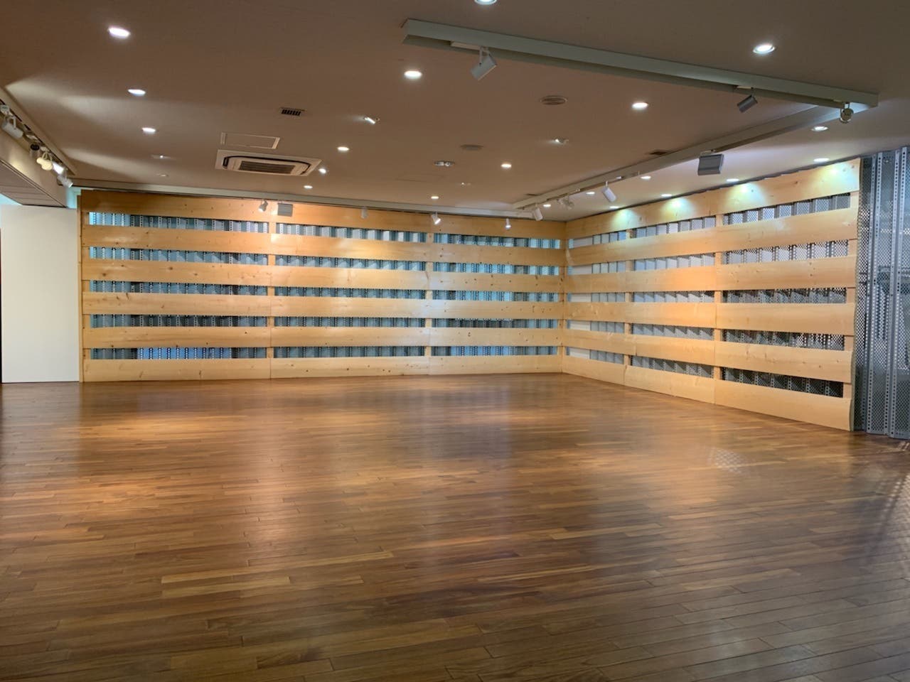 【中目黒駅8分】展示会やクローズドなイベントに適した210㎡の大型スペースの写真1