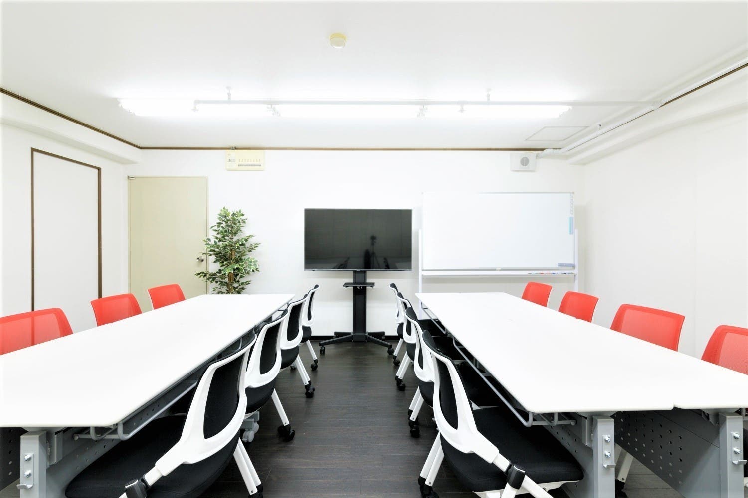 【地下鉄御堂筋線本町駅１分】 エレベーター完備！会場内設備無料！会議打ち合わせ、研修、面談、面接、セミナー貸会議室ラミKellyの写真7