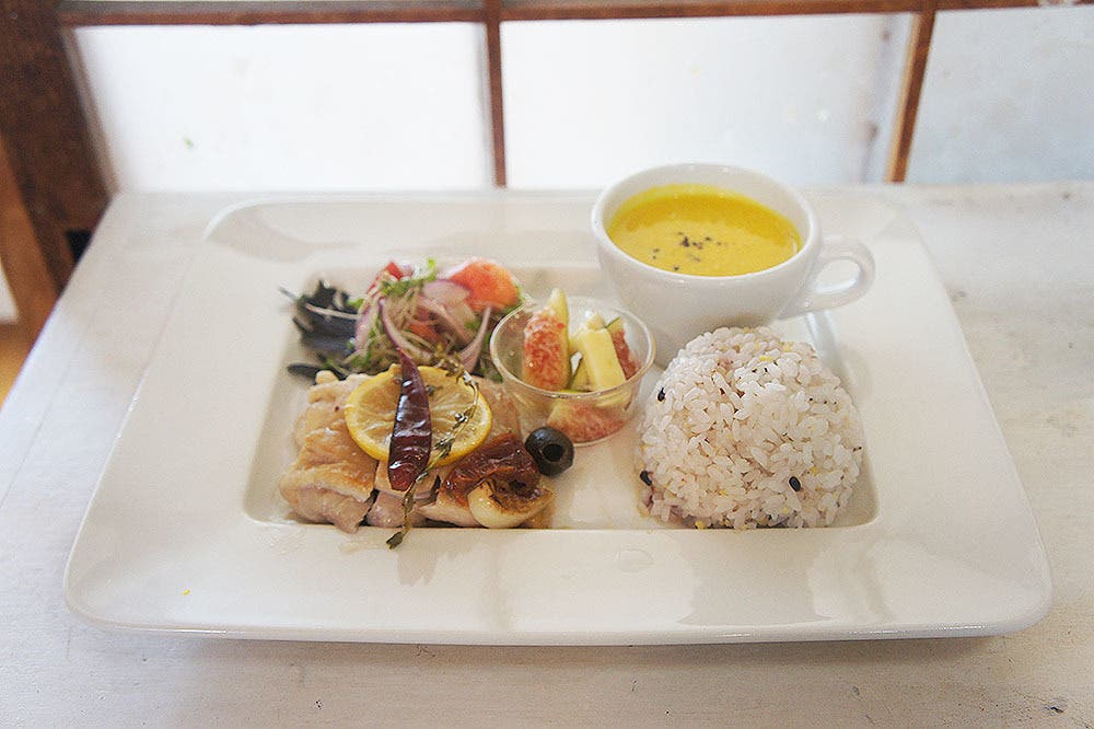 飲食サービス（お一人様１２００円～）の画像1