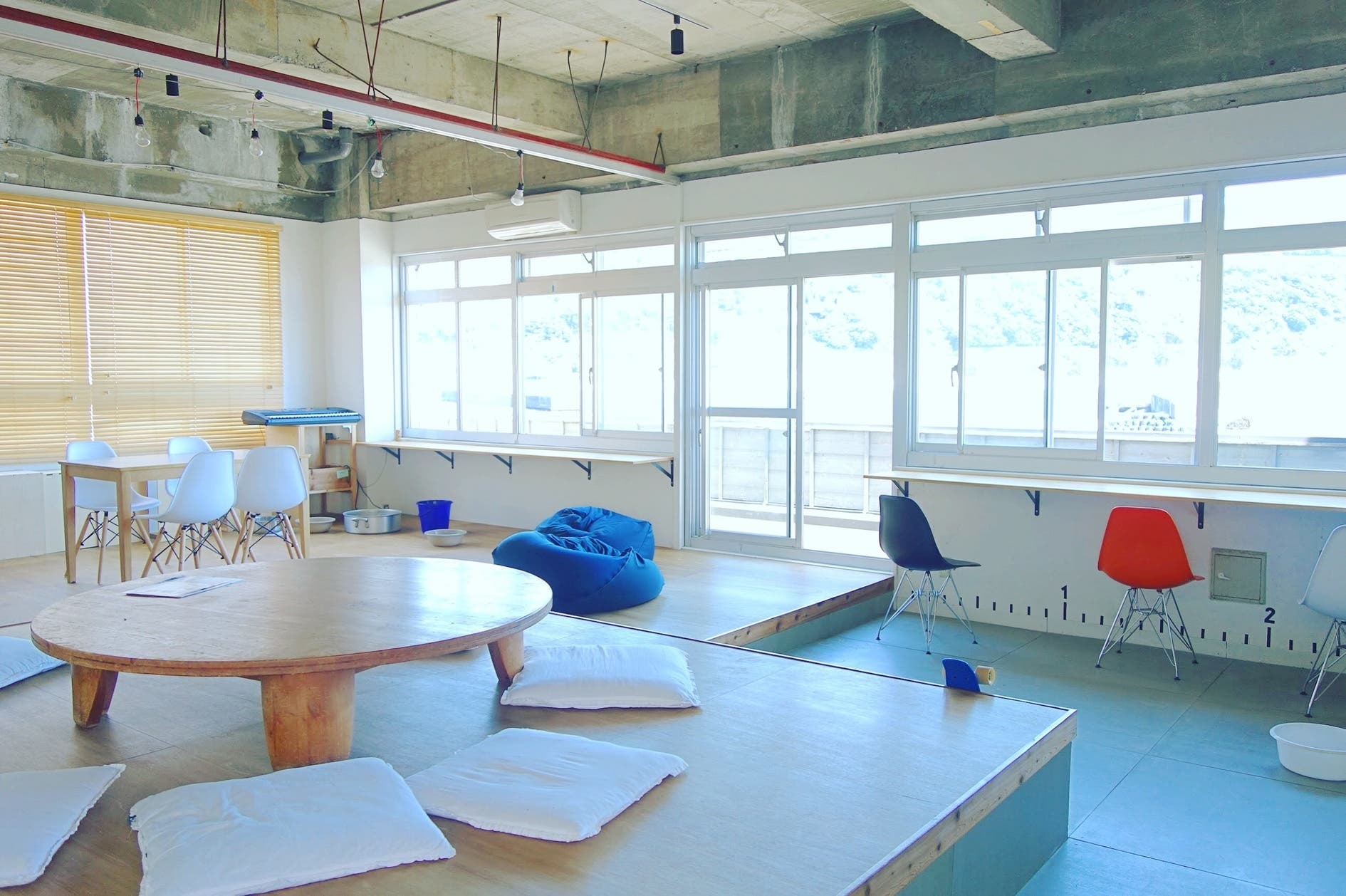 zoom会議やリモート会議用個室もあり、コワーキングにおすすめ！仕事の合間に海沿いを散歩することも！の写真6