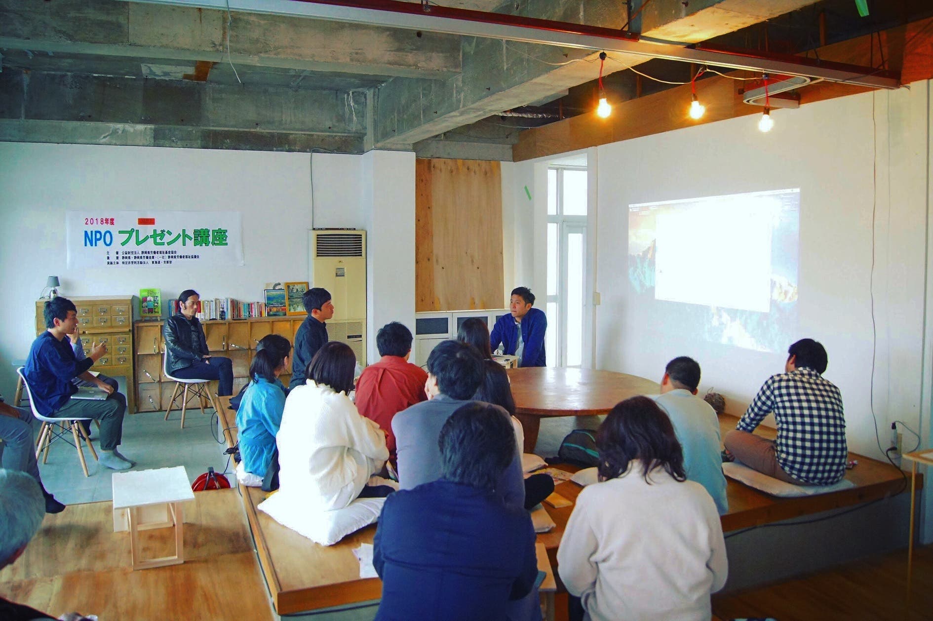 zoom会議やリモート会議用個室もあり、コワーキングにおすすめ！仕事の合間に海沿いを散歩することも！の写真11