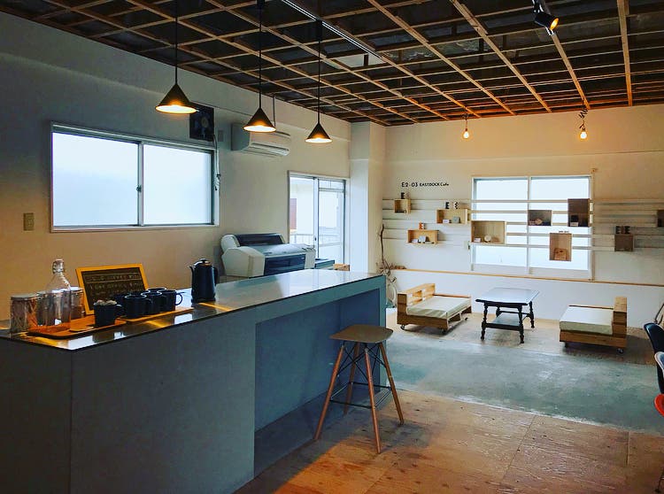 zoom会議やリモート会議用個室もあり、コワーキングにおすすめ！仕事の合間に海沿いを散歩することも！の写真4