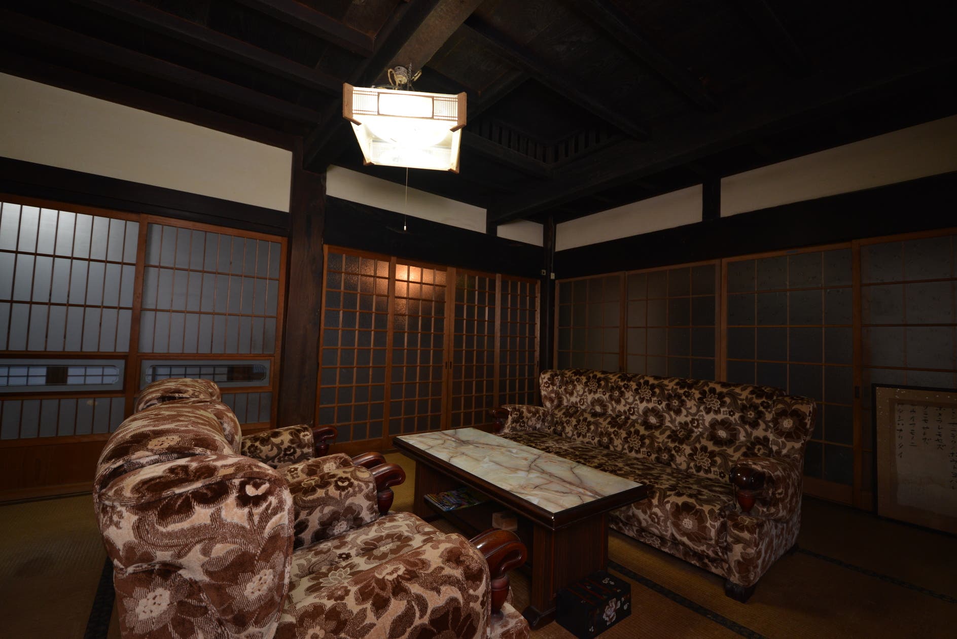 【ひらやま治兵衛】築135年古民家を貸切で動画／コスプレ撮影会などに‼ 打掛レンタル無料の写真7