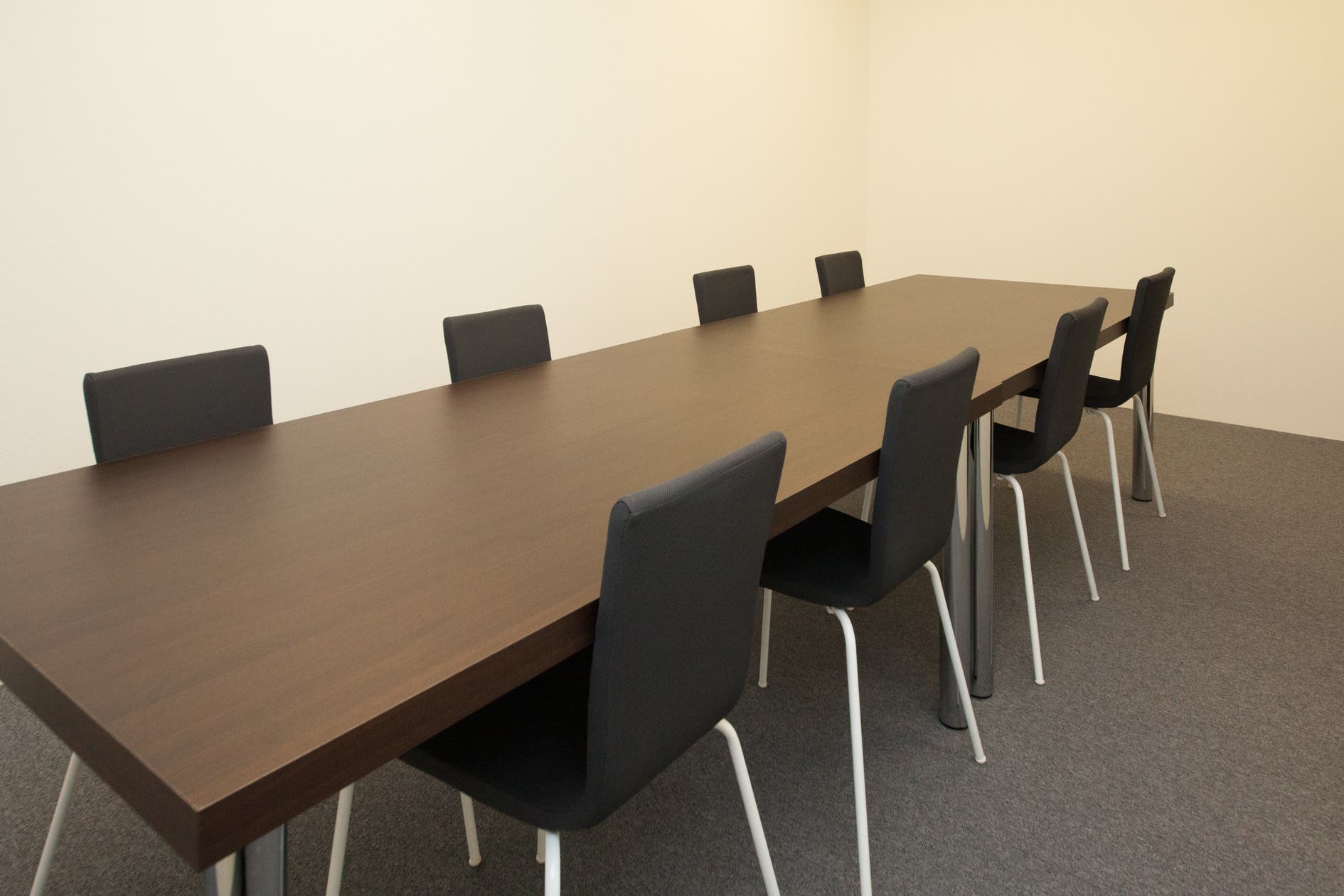 【大阪駅前ビル】48  打合せ・会議・面接等に！　ホワイトボード・電源・WIFIありますの写真1