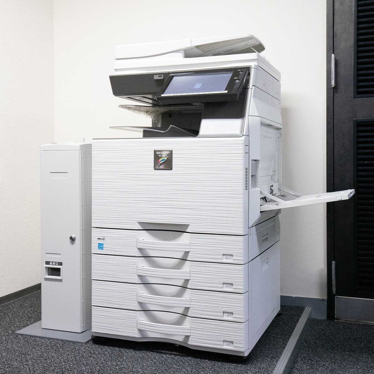 【 中規模の会議・研修にぴったり！ 】新橋・汐留駅から徒歩2分♪ 50名(セミナー形式48名)収容可能！高速光回線あります！の写真12