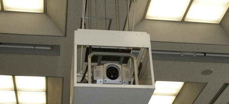 天吊りプロジェクター EPSON EB-G7200W（7500lm）の画像1