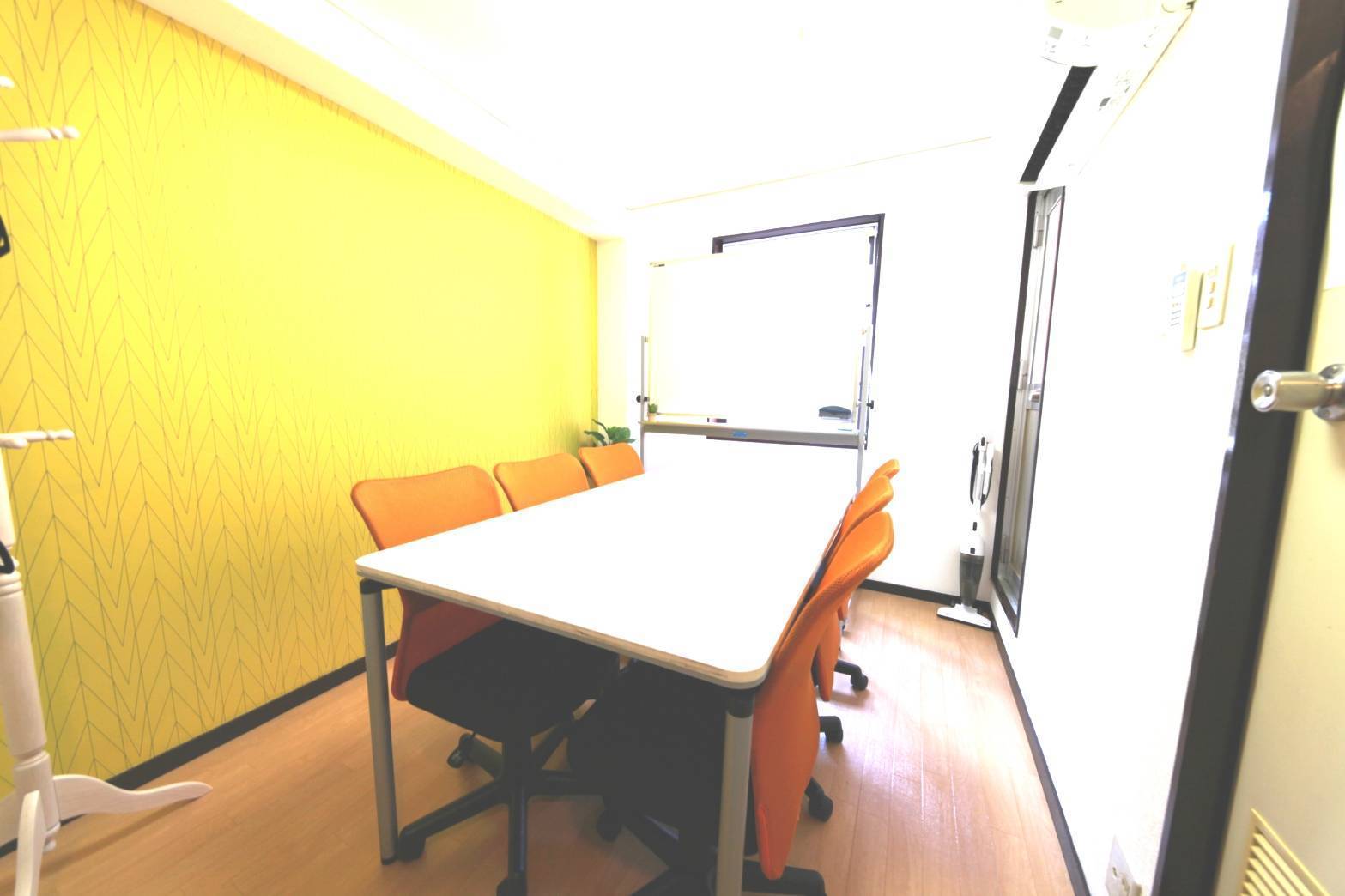 京橋【アクセス抜群！環状線、京阪線、地下鉄、JR東西線】お気軽会議室京橋駅最も近く☆ミーティング☆面談面接☆個別指導の写真6