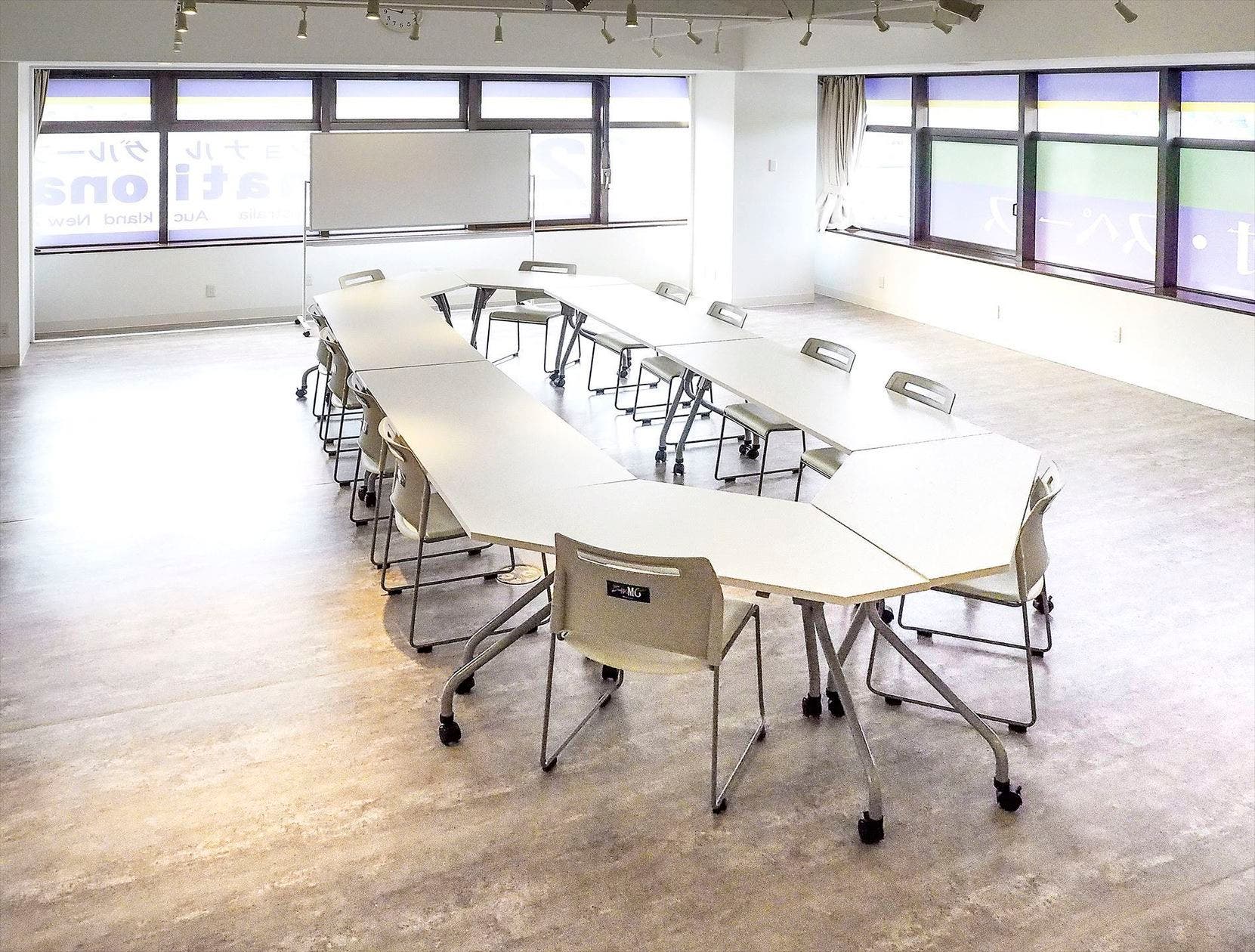 【JR根岸駅徒歩1分】会議・セミナー　専用Wi-Fi 音響 映像機材 飲食可能【換気窓、消毒液完備】LiveBoxM6[D]の写真2