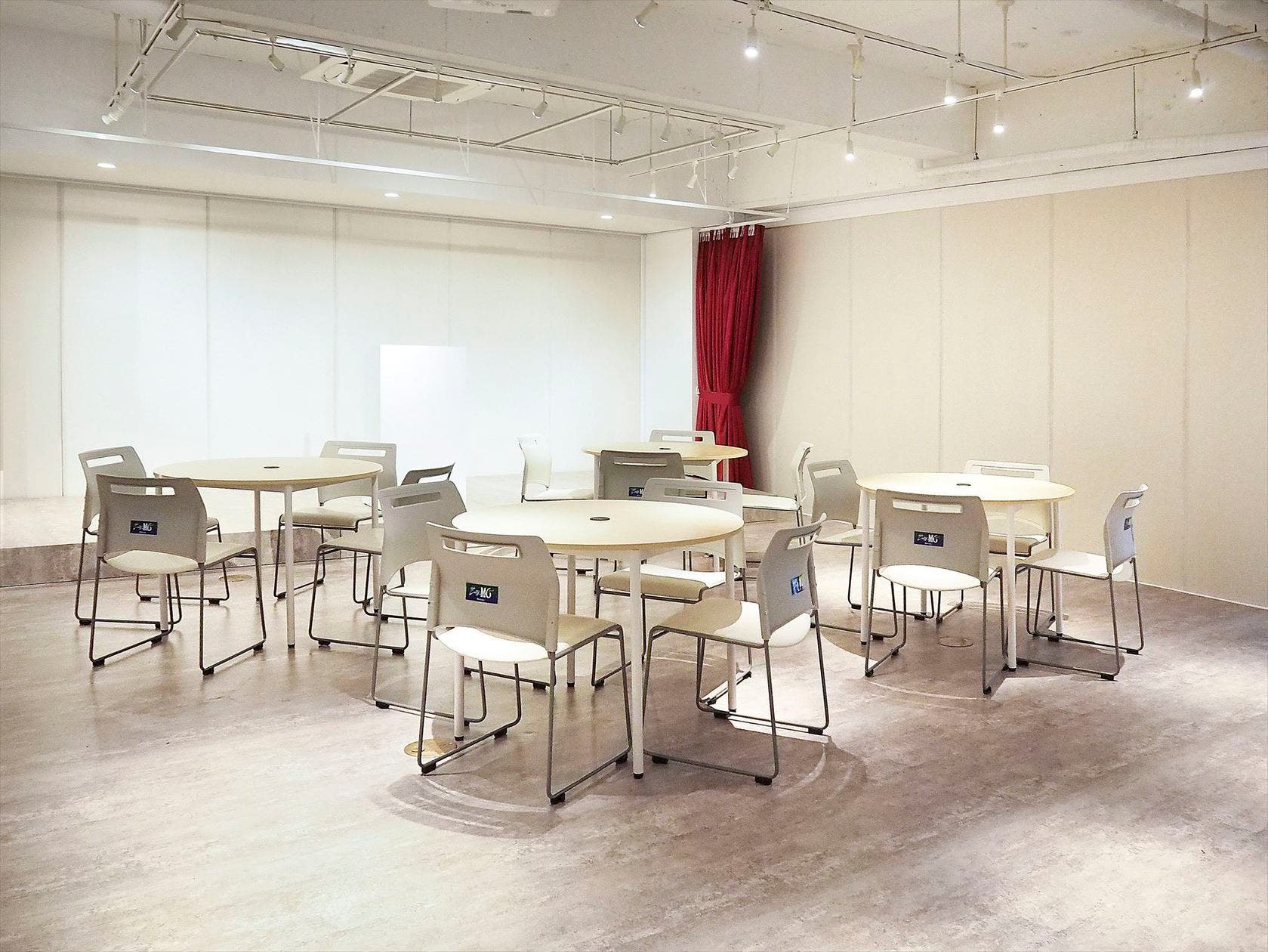 【JR根岸駅徒歩1分】[M6EF]会議・セミナー　専用Wi-Fi 音響 映像機材 飲食可能【換気窓、消毒液完備】の写真3