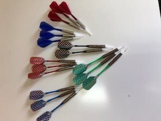 ダーツボード及び矢１２本の画像1
