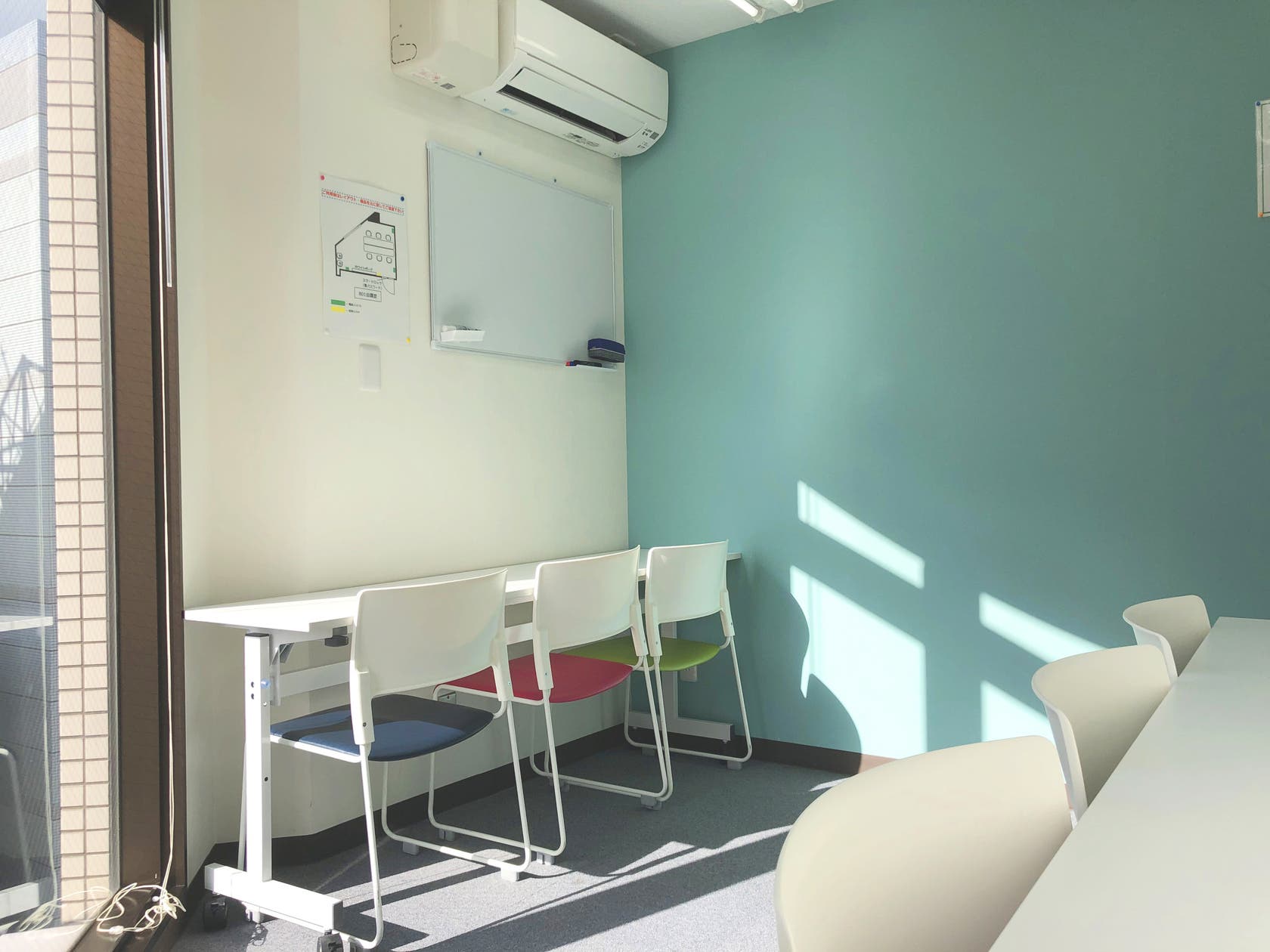 【天神駅徒歩2分】定員6名+予備椅子2名！プロジェクター含む備品・高速Wi-Fi無料！801会議室の写真9