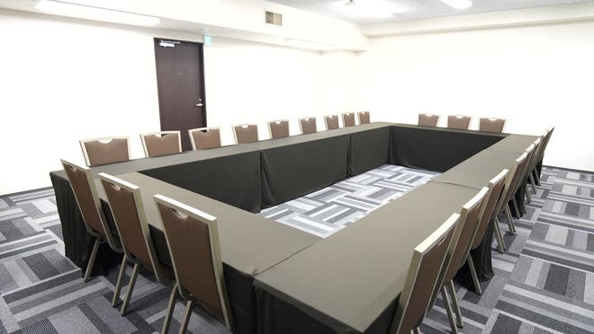 【 中規模の会議・研修にぴったり! 】新橋・汐留駅から徒歩2分♪ 50名(セミナー形式48名)収容可能!高速光回線あります!の写真2