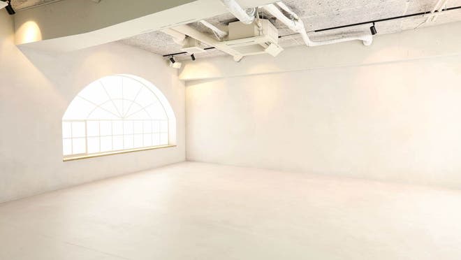 【京浜東北線 埼玉県 蕨市徒歩3分】手塗りの白壁白床。一日キレイに撮影できる埼玉の格安撮影スタジオの写真1