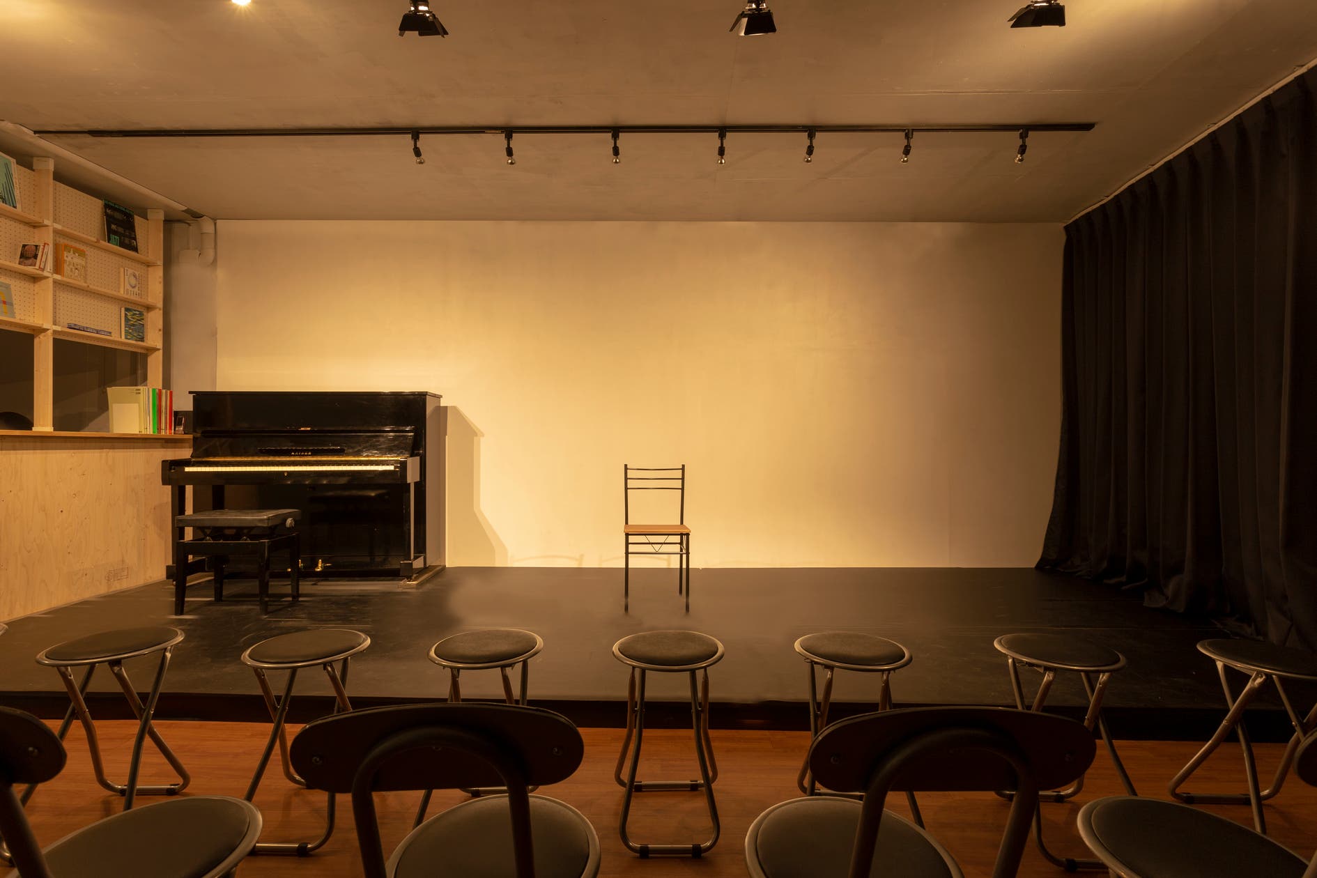 音出し自由！ステージつきライブカフェ風スペース♪練習撮影配信オフ会などに！の写真13