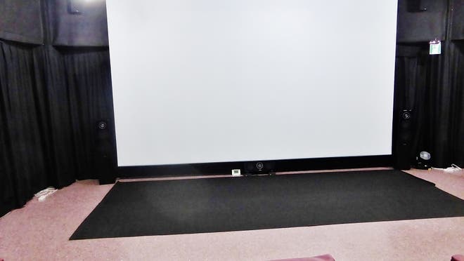 神奈川県横浜市 ”日本一 圧倒的激安" の「200インチ大画面シアター・TVゲームルーム」の写真1
