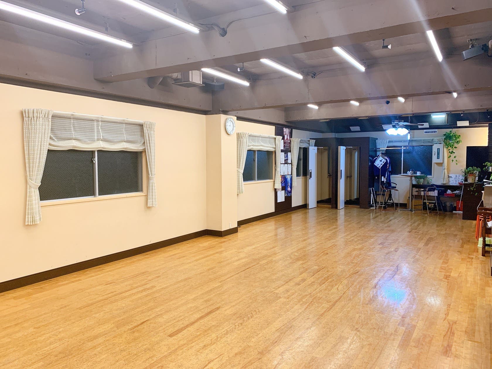 【レンタルスタジオ】駅近！大きな鏡張りの広くて明るいフロアです！ダンス・ヨガ・歌・演劇などに！の写真4