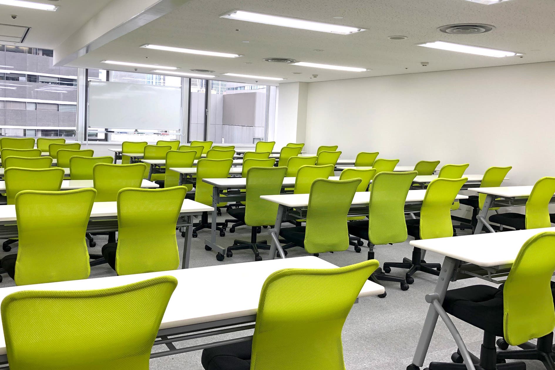 【大阪駅前】81　会議や研修、セミナーでのご利用にぴったりですの写真1