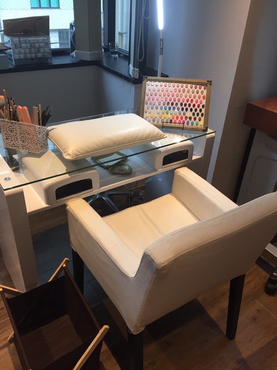 入口に受付が常駐しているので安心してご利用いただけるネイルスペースです。の写真8