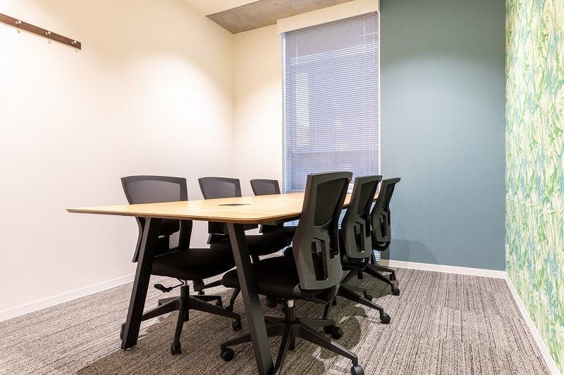 【大森駅北口徒歩1分】BIZcomfort大森山王　6名用会議室/完全個室/Wi-Fi完備/フリードリンク/ホワイトボードの写真1