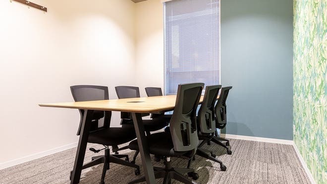 【大森駅北口徒歩1分】BIZcomfort大森山王 6名用会議室/完全個室/Wi-Fi完備/フリードリンク/ホワイトボードの写真1