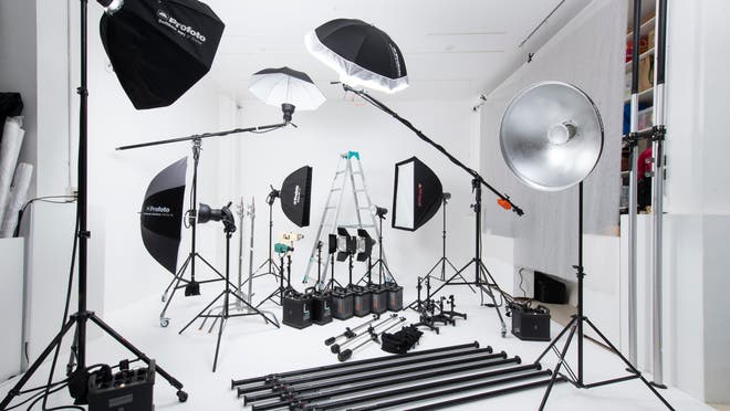池袋エリアの広々白ホリスタジオ 天井高く、背景紙や無料機材も豊富!の写真1