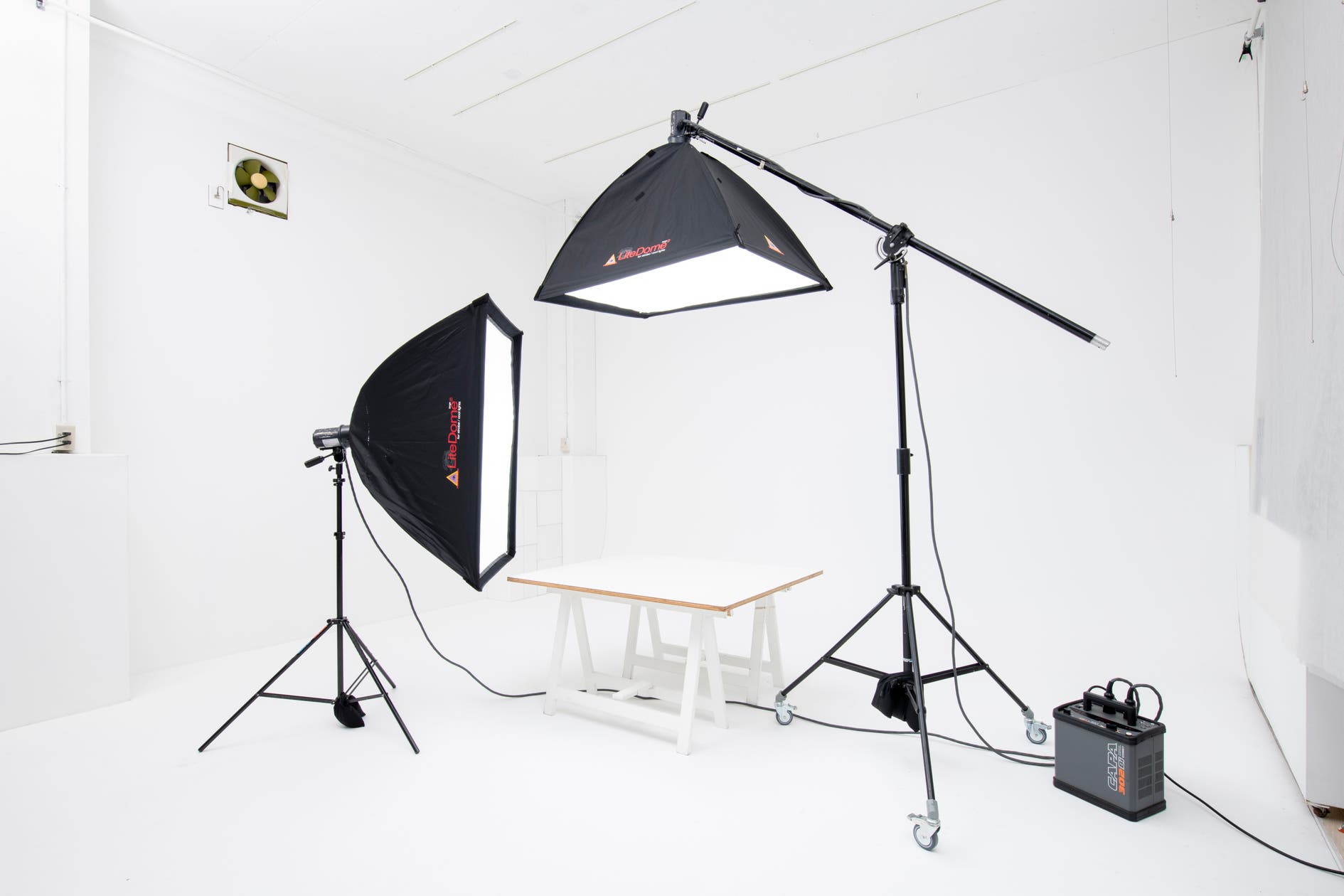 池袋エリアの広々白ホリスタジオ　天井高く、背景紙や無料機材も豊富！の写真16