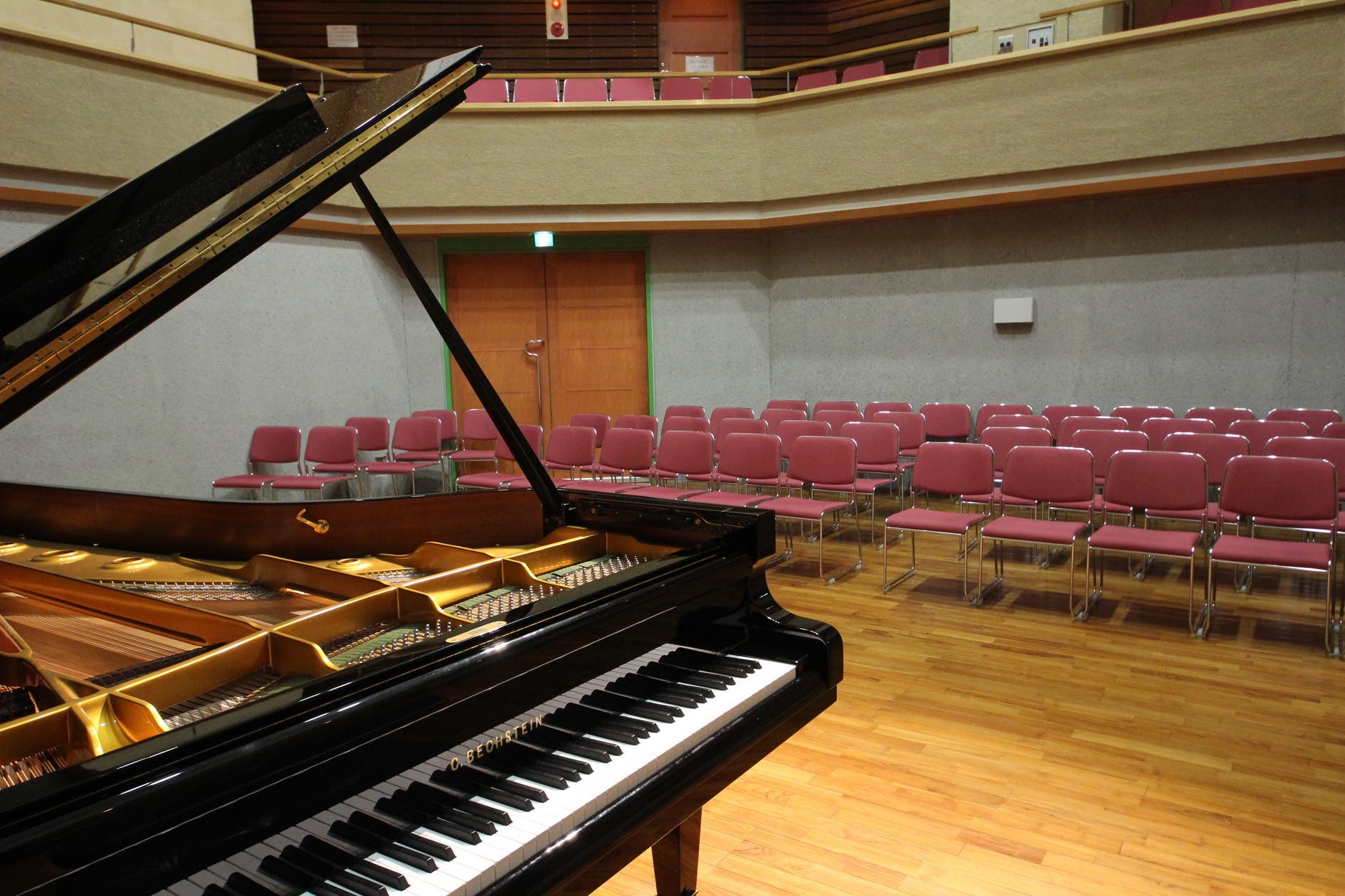 駅から徒歩１分！貸しスペース、PV撮影・MV撮影も可、ピアノ・音響設備有り、リピート率89.7%！の写真4