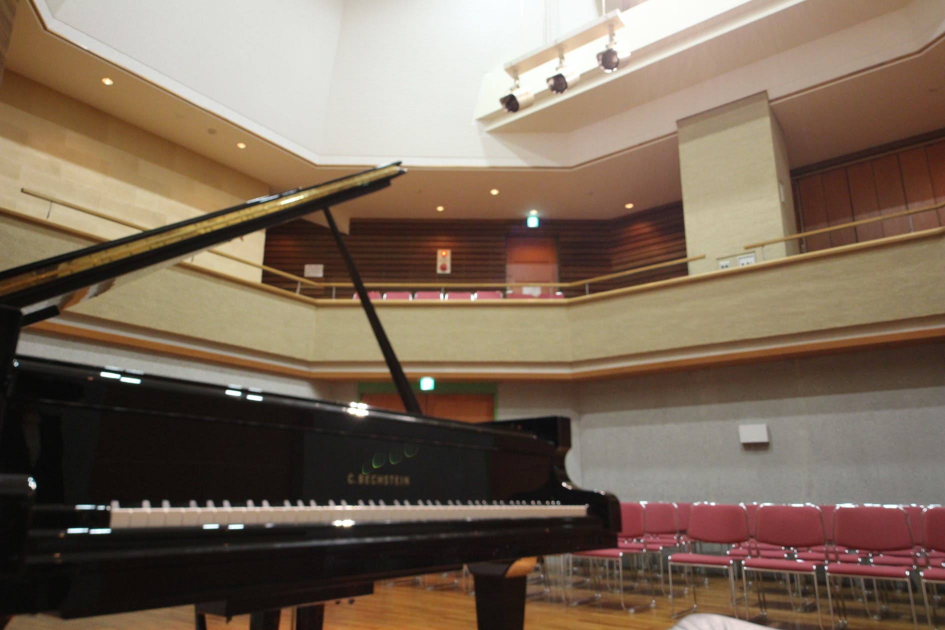 駅から徒歩１分！貸しスペース、PV撮影・MV撮影も可、ピアノ・音響設備有り、リピート率89.7%！の写真6