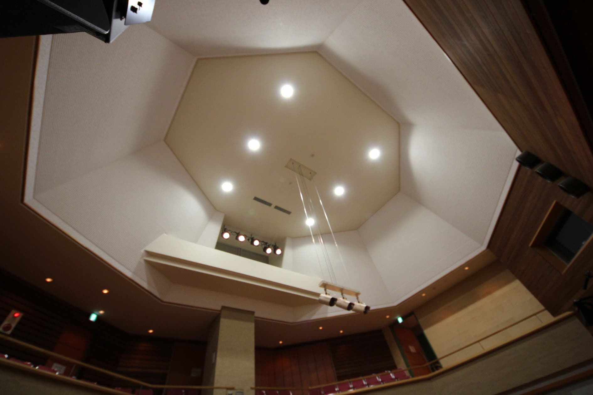 駅から徒歩１分！貸しスペース、PV撮影・MV撮影も可、ピアノ・音響設備有り、リピート率89.7%！の写真9