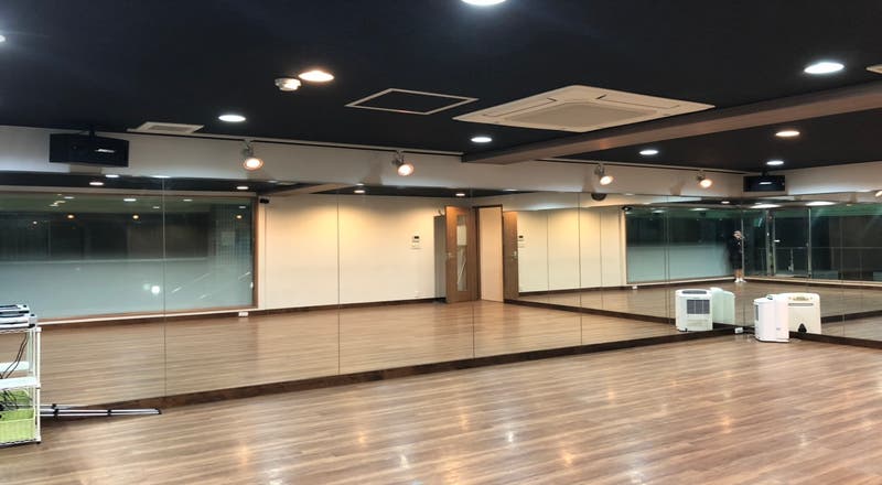 近鉄八尾駅徒歩4分。デザイナー設定のオシャレな空間。現在spacemarketからのご予約はできません。予約はDMC専用HPまで