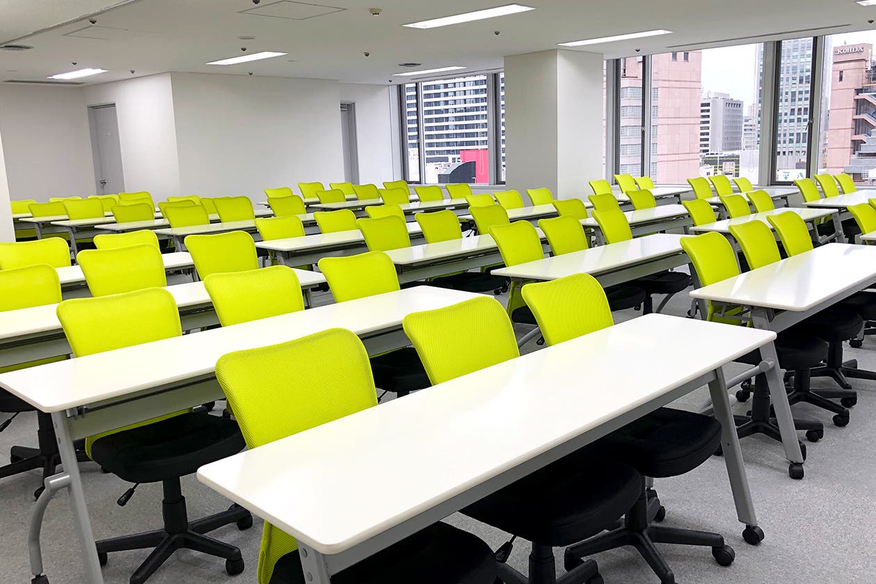 83【梅田駅・大阪駅前ビル】最大66人/Wi-Fiあり/ 窓あり/研修/会場/セミナー会場/勉強会/講座/講習の写真1