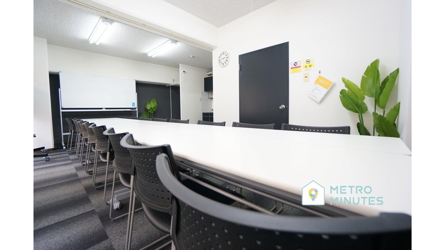 ＜ノワール会議室＞24名収容・新大阪駅4分！光回線Wi-Fi/モニター/プロジェクターの写真5