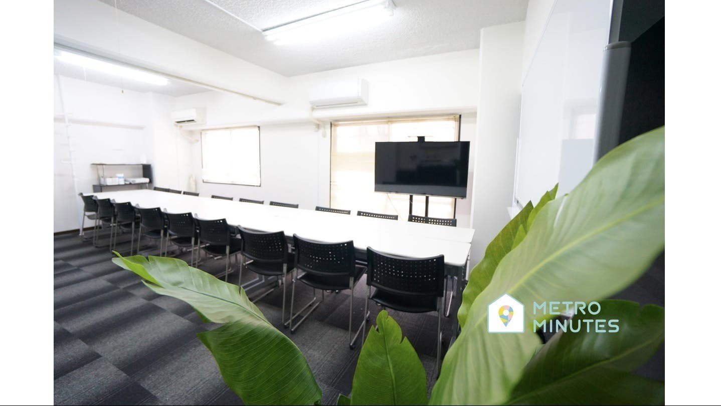 ＜ノワール会議室＞24名収容・新大阪駅4分！光回線Wi-Fi/モニター/プロジェクターの写真4