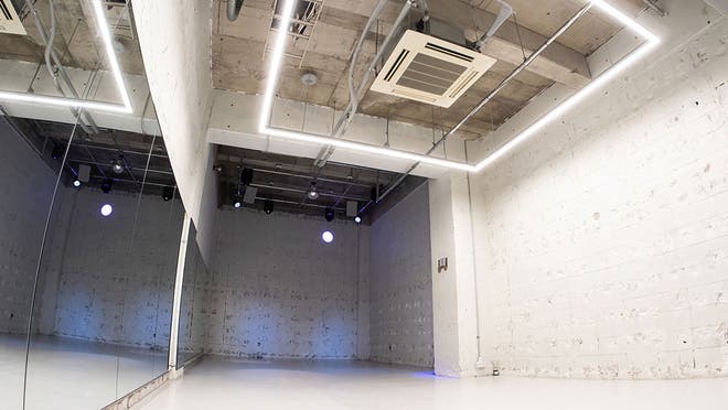 駅30秒!ベストホスト運営✨天高5mスペースで写真・動画撮影・ダンス・スポーツ・イベント/50㎡/24h【Cスタジオ】の写真8