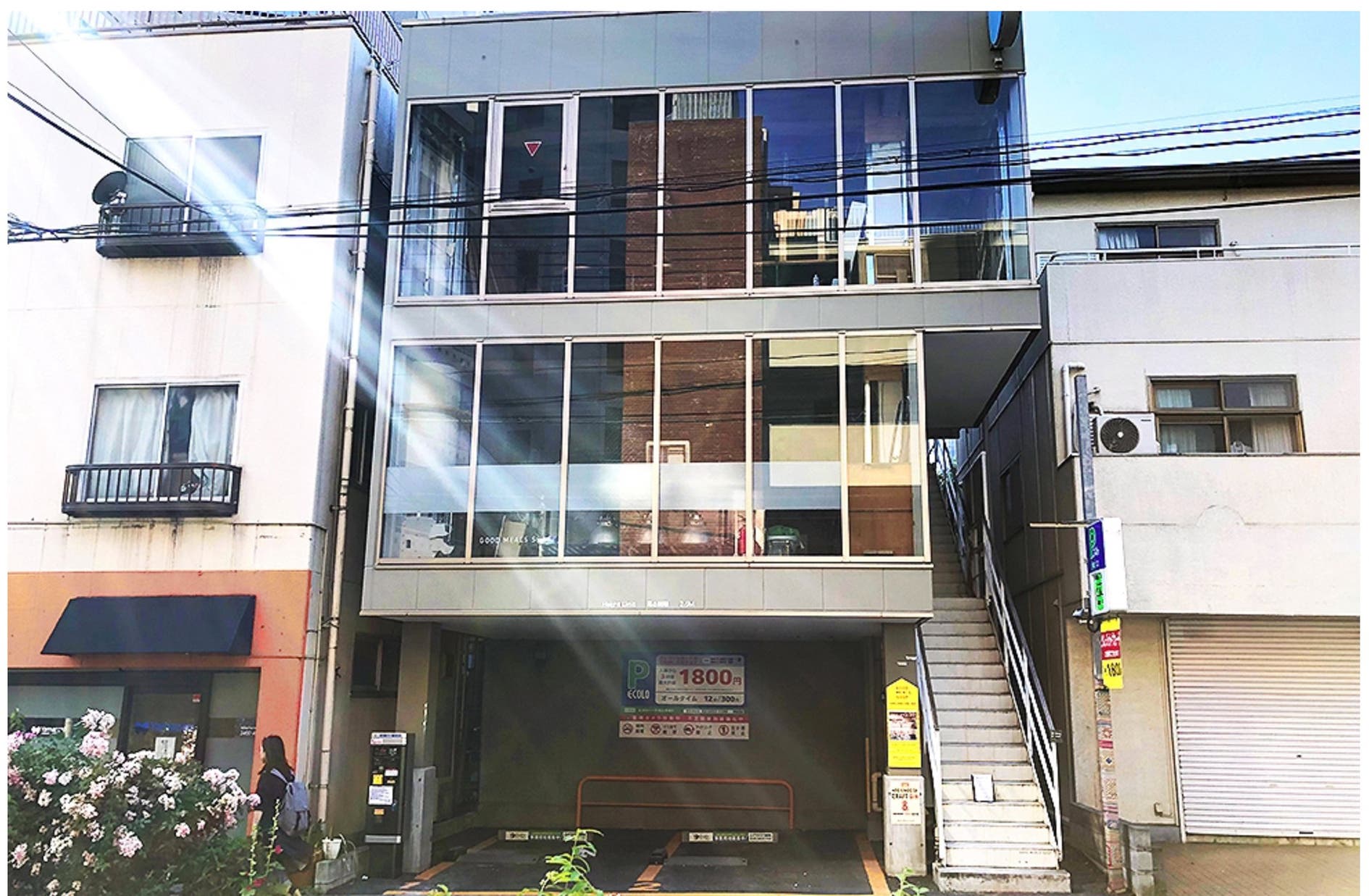 渋谷駅8分OZgallerystudioガラス張りの白い空間の写真7