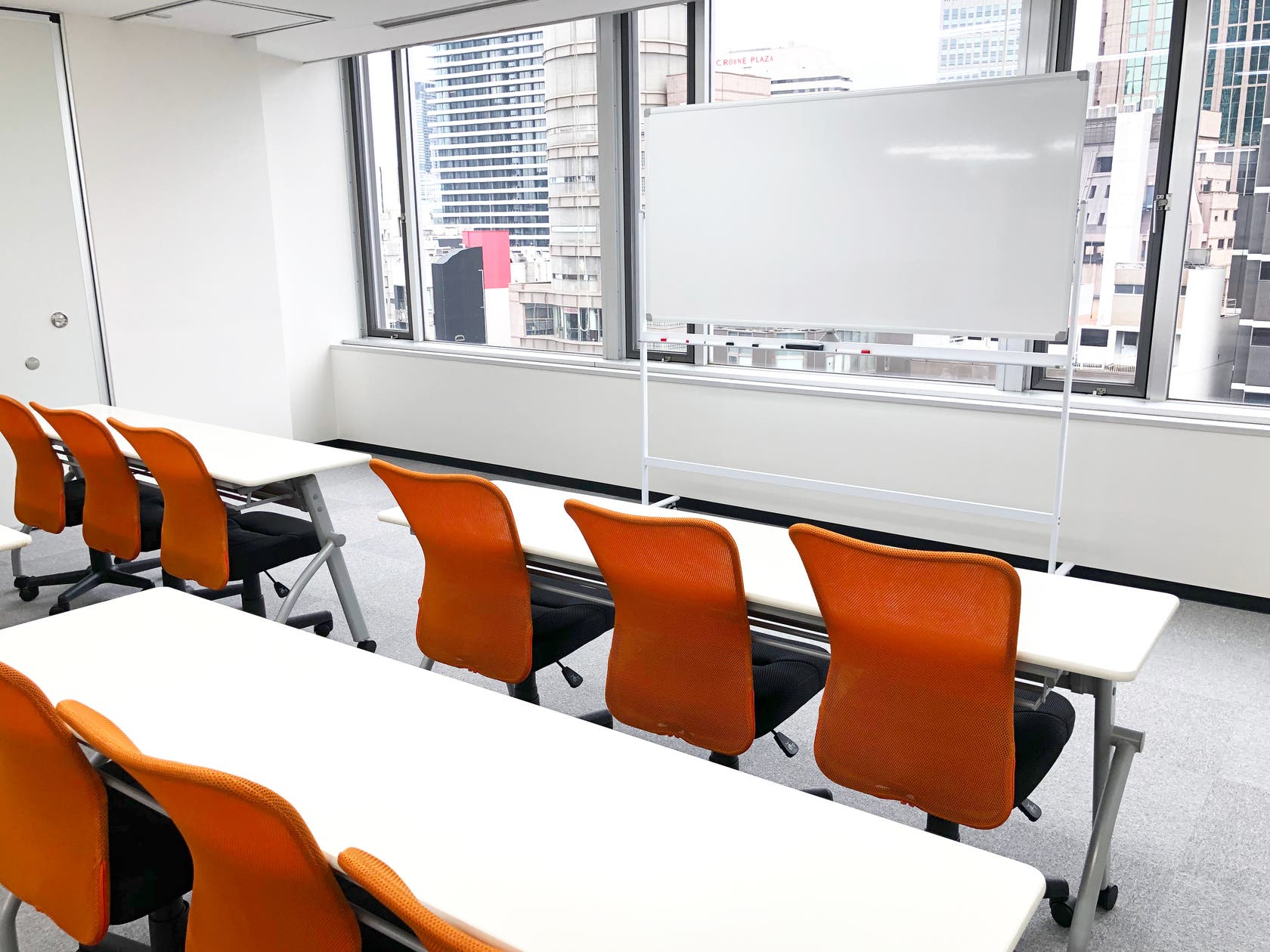 【大阪駅前】82+83　会議や研修、セミナーでのご利用にぴったりです。の写真1