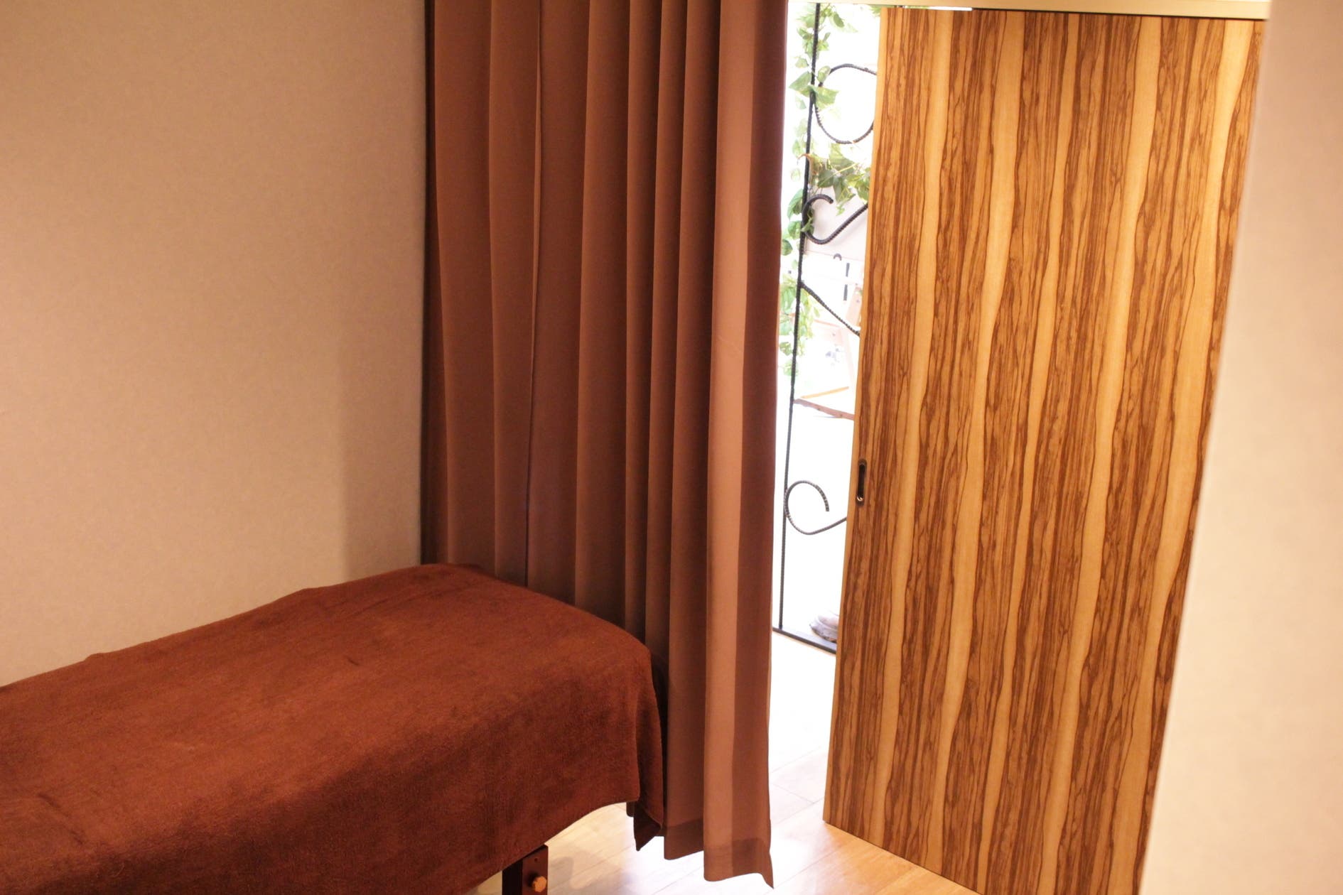 リラクゼーションルームは完全に個室となっていて、お迎えするお客様に特別な時間をご提供出来ます。 の写真6