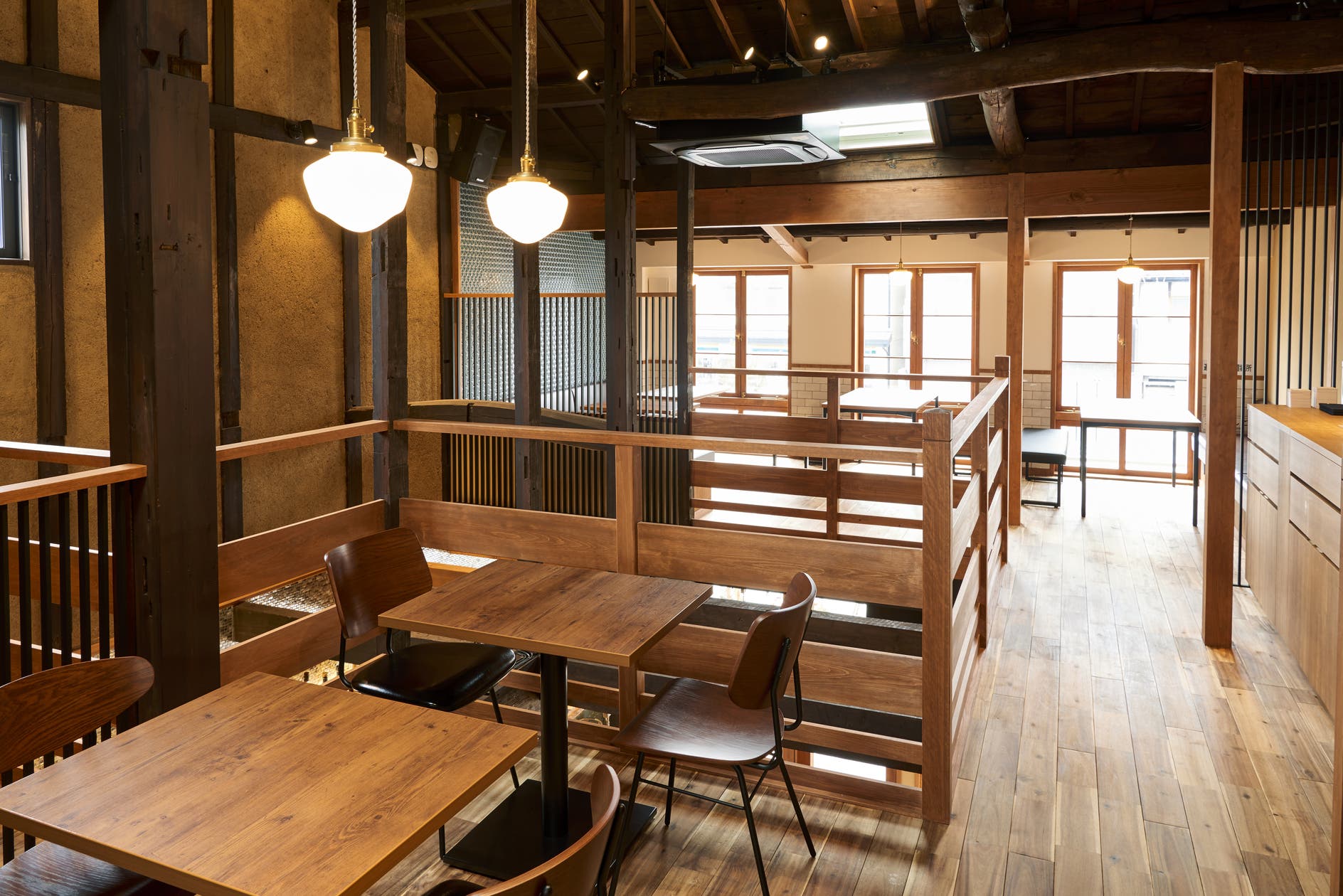 【京都駅徒歩8分】築100年町家の吹き抜けリノベーションの２階スペースを開放！お祝い事・会議・撮影などにの写真6